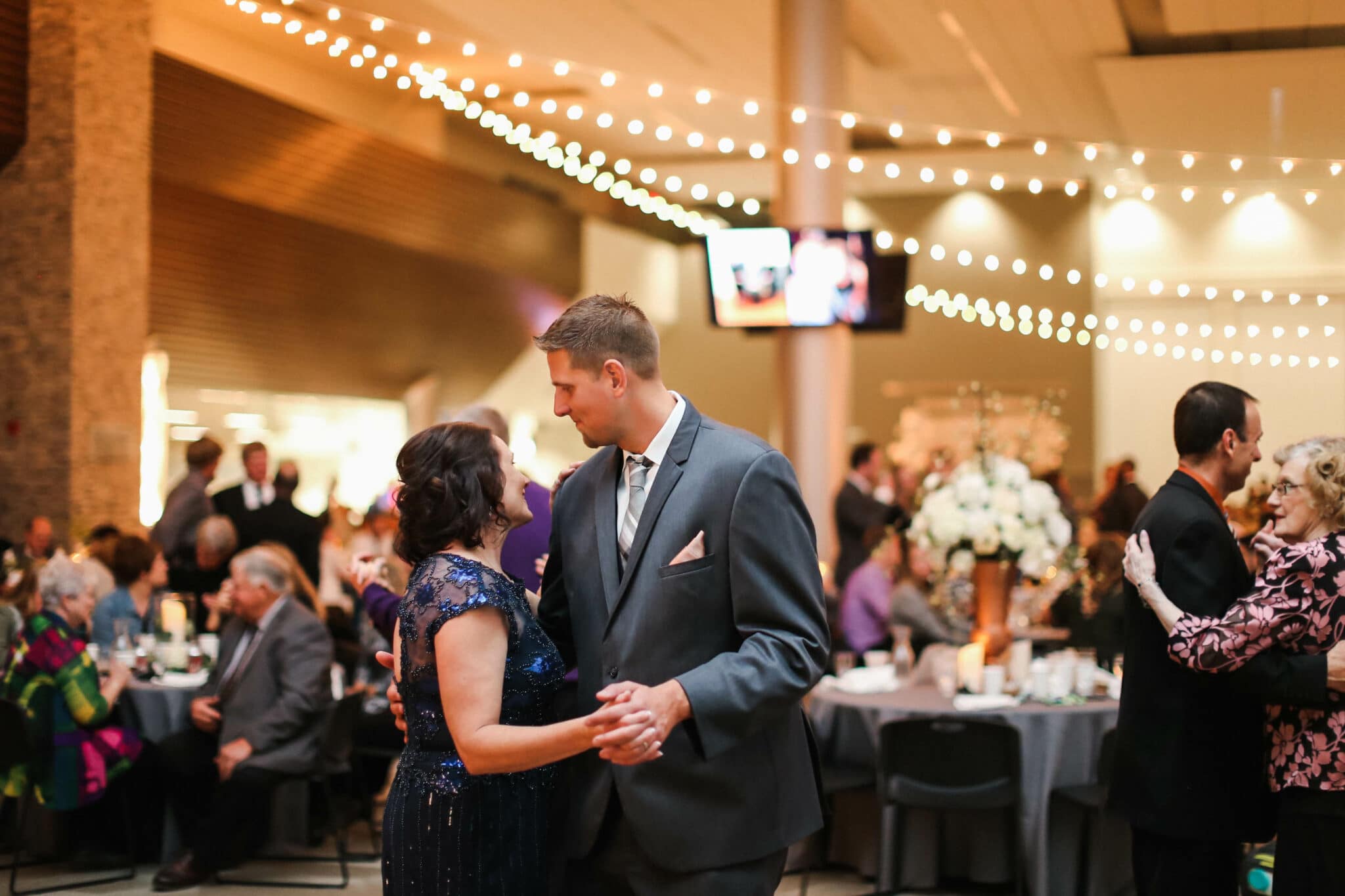 25 Tips for Wedding Guest Etiquette | Hitch Studio - Wedding Planning