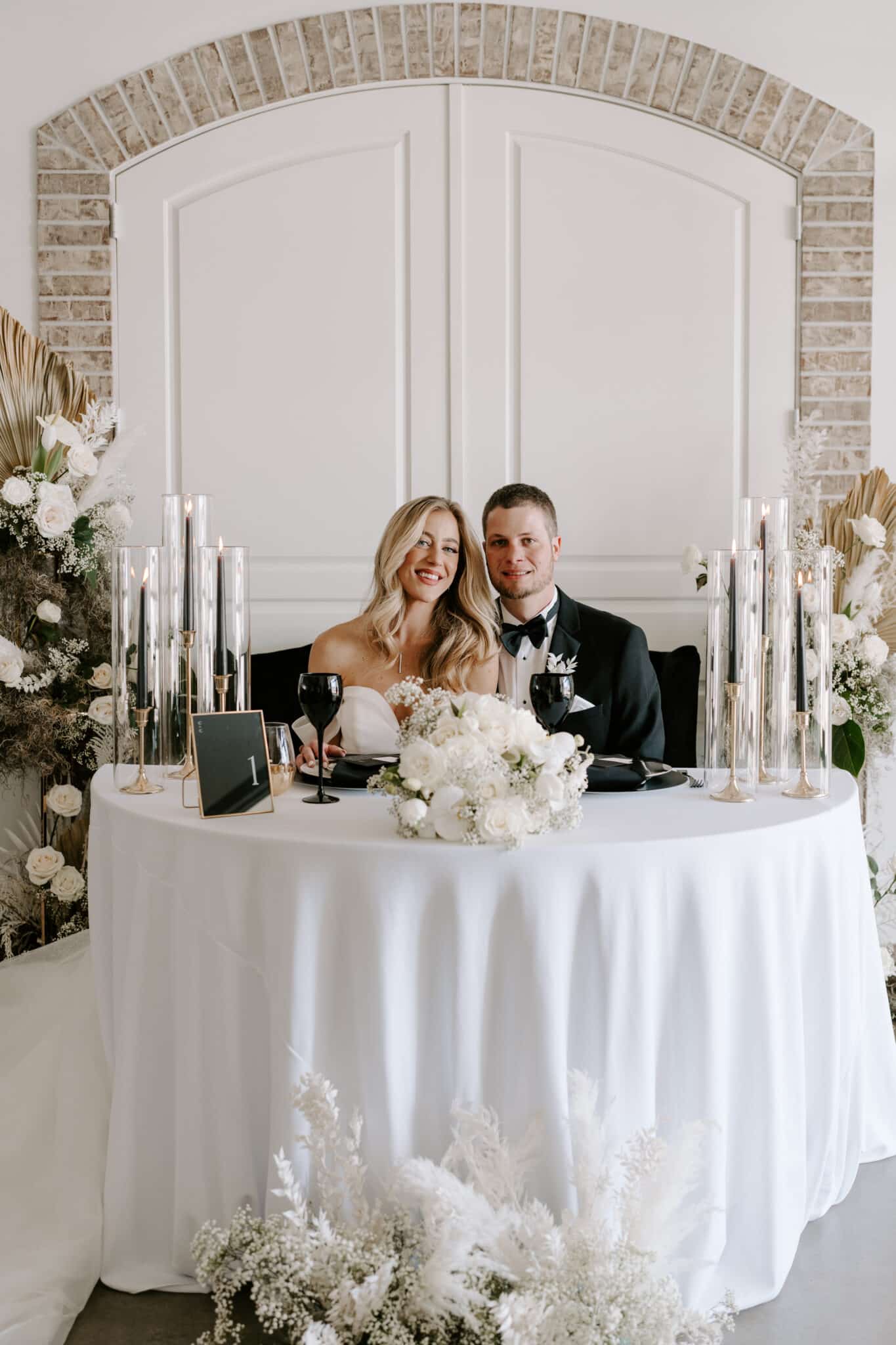 Black and White Modern Wedding in Sioux Falls, South Dakota | Hitch ...